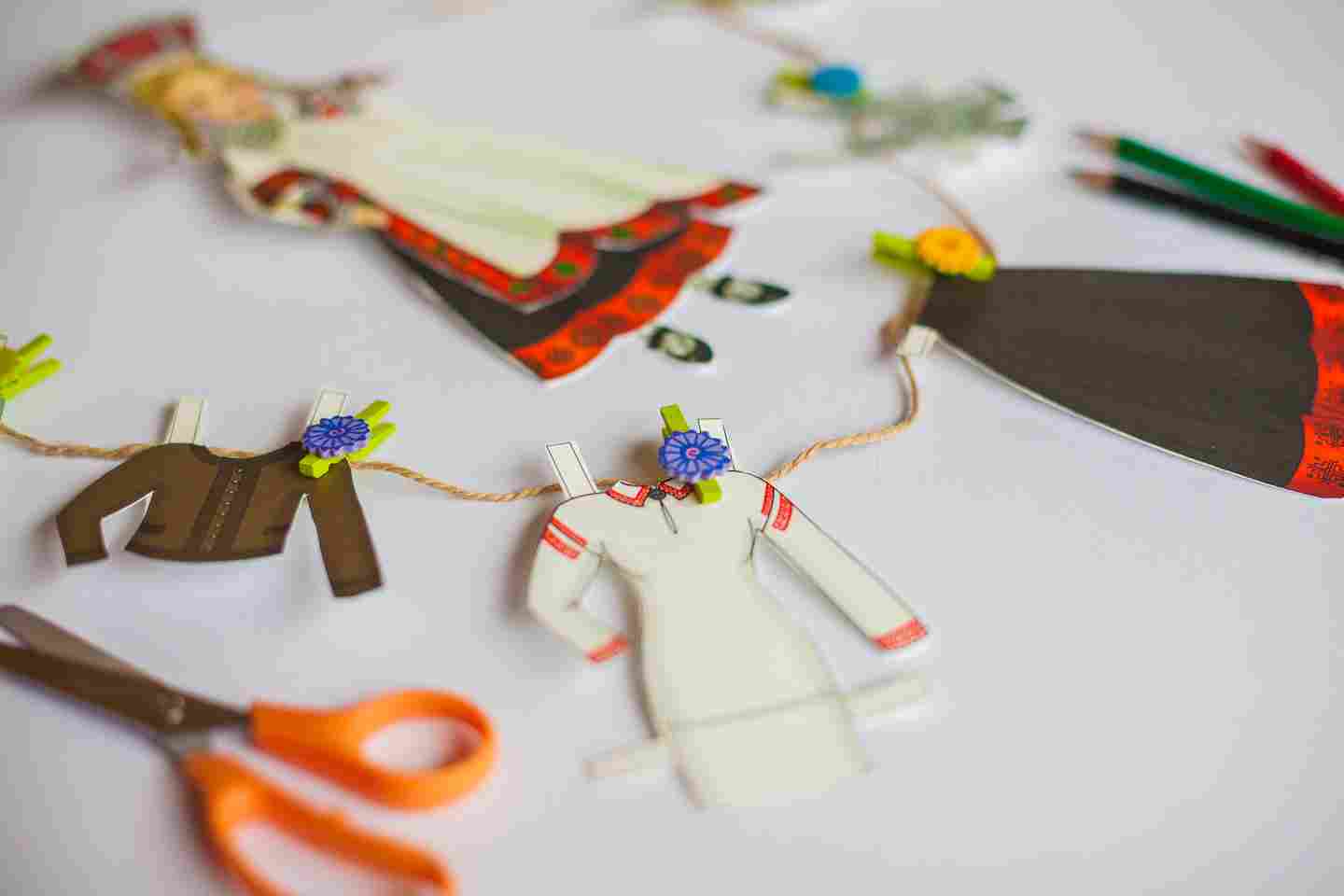 Papīra lelles Latvijas novadu etnogrāfiskajos tautastērpos